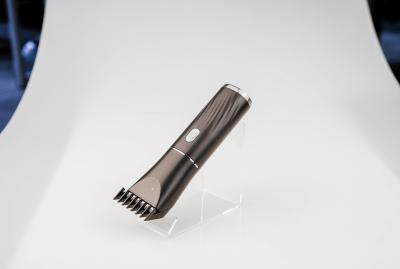 Cina 603 uomo nero tagliacapelli 600mAh lama in acciaio inossidabile 90 minuti in vendita