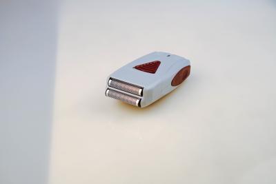 Cina 2202 Due batterie al nichel e al cadmio con una capacità di 600 mAh rasatrice elettrica in vendita