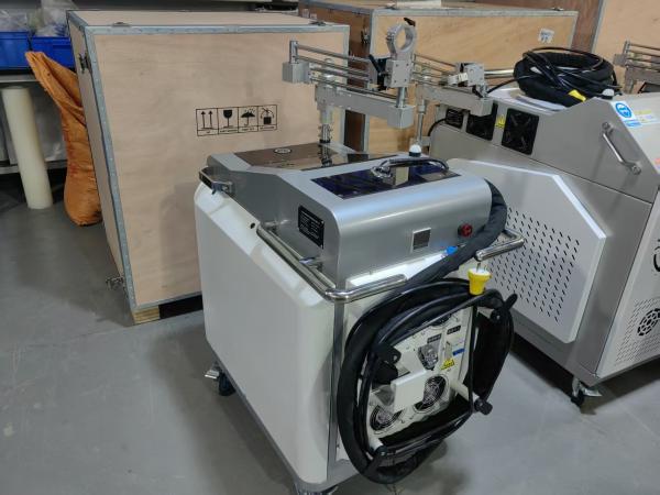Quality 10-120mm Adjustable Portable Laser Cleaning Machine For Tyre Mold Cleaning for sale