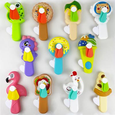 Κίνα Σύνθετη και ελαφριά βούρτσα καθαρισμού κατοικίδιων ζώων με τάση 110-240V, εύκολη στο καθαρισμό και αποτελεσματική για την περιποίηση κατοικίδιων ζώων προς πώληση