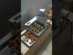 Automatische Doughnut die tot Machine maken Commerciële 4 Rijen Mini Doughnut Machine