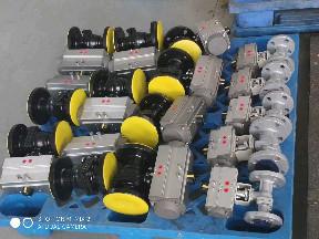 Cina Valvola a sfera in acciaio inossidabile con attuatore pneumatico per il controllo del flusso di fluido in vendita