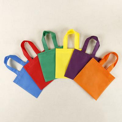 China Small colorful shopping bag, Eco-friendly non-woven value priced package bag, reusable fold able gift bag for sale