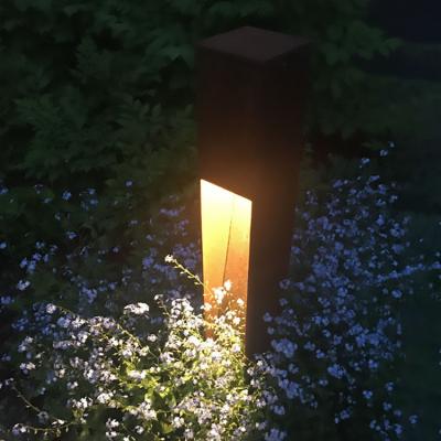 中国 120V Led Garden Bollard Lights Customized Thickness Energy Saving 販売のため
