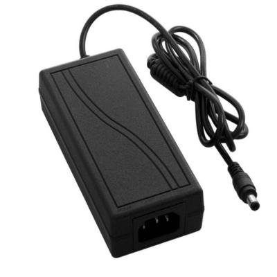 Cina AC 100V -240V DC 12V 5A Adaptore di alimentazione di commutazione per LED Strip CCTV 5.5mmx2.5mm in vendita