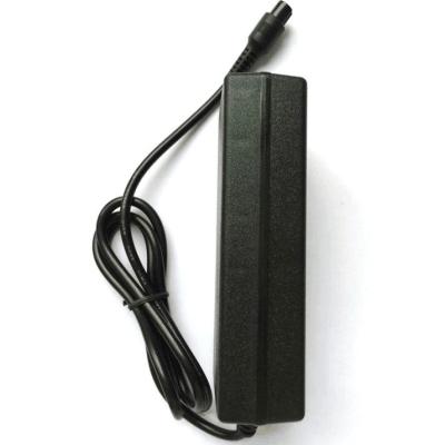 Cina Uscita CC 4.2v 8a Fornitore di alimentazione con 5.5x2.5 DC Plug AC 100-240v 50-60hz Input in vendita