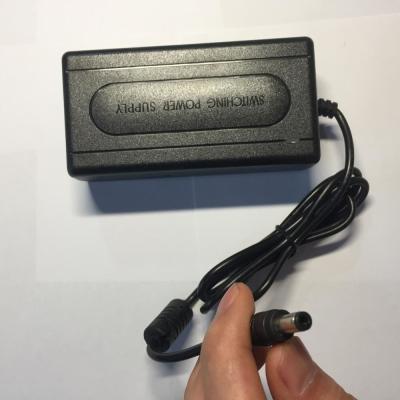 Cina Desktop 100 240V AC 12VDC 6Amp Adaptore 72W 12V Alimentatore nero corrente di uscita 6A in vendita