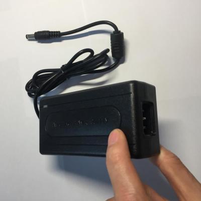 Cina Desktop 100 240V AC 12VDC 6Amp Adaptore 72W 12V Alimentatore nero corrente di uscita 6A in vendita