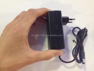 China Plug In 24w 5v 12v 2a AC DC LED CCTV Power Adapter voor een stabiele stroomuitgang Te koop