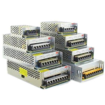 China Fuente de alimentación para monitores LCD TFT de C-Power con voltaje de salida de 12V 2A e iluminación LED en venta