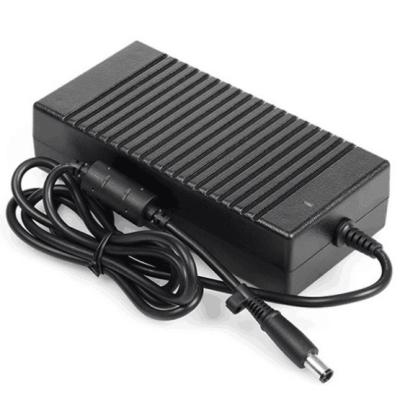 Cina C-Power 24V 6A DC Power Adapter e resistente con connettore DC opzionale 5.5*2.1 5.5*2.5 in vendita