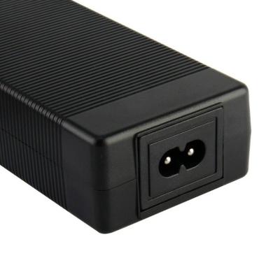 Cina C-Power 8.4V5A 12.6V5A 25.2V2A 25.2V 3V 29.4V3A Caricabatterie agli ioni di litio per materiale ABS PC in vendita