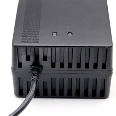 China 72V5A elektrische fiets elektrische scooter batterijlader met 88.2V/87.6V/84V/79.8V uitgang Te koop