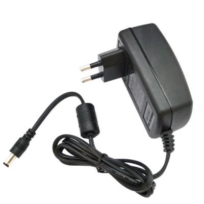 Cina C-Power 13V 2A DC 13V 1.8A Adapter di alimentazione con efficienza 85% Min e certificato CE in vendita