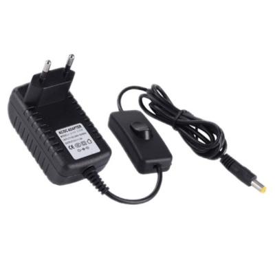 China AC100-240V Voltagem de entrada Adaptador de energia 12V com conectores DC múltiplos de interruptor em linha à venda
