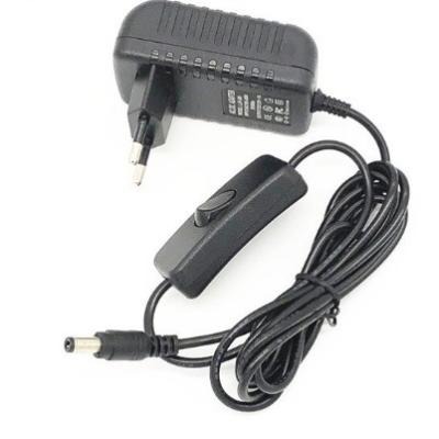China Adaptador de alimentação AC100-240V de entrada de corrente contínua com interruptor de ligação/desligação Tipo de saída DC 12V 1A 1.5 2A Compacto à venda