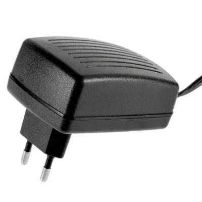 China AC100-240V 50/60Hz Voltagem de entrada 9V DC 2500mA Adaptador de alimentação para aparelhos elétricos à venda