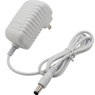 Cina 12v2a White Power Adapter con tipo di uscita in CC e connessione da C-Power in vendita