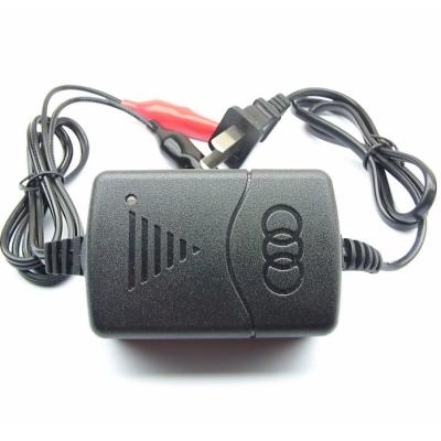 中国 AC100-240Vから12Vのプラグイン充電器 鉛酸電池 出力電流1.5A 販売のため