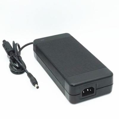 China AC DC 12V 12.5A 12V 10A Desktop-Power-Adapter für EU AU UK EK Stecker von C-Power ABS PC zu verkaufen