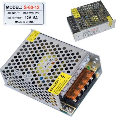 Cina C-Power 100-240V AC DC 12V 5A per CCTV Voltaggio di uscita 12V Efficienza 82% in vendita