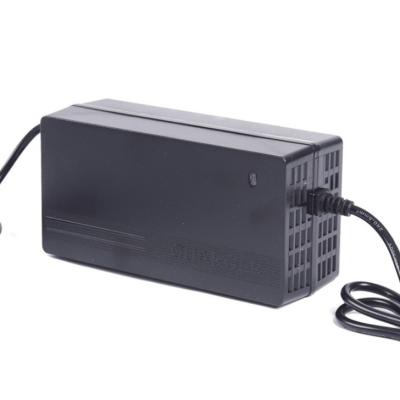 Cina 110V/220V Input 54.6V 4A Caricatore per 48V 30AH Batteria agli ioni di litio Veicolo elettrico a Guangzho in vendita