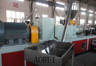 Cina Alta efficienza del PVC dell'espulsore di strato della schiuma della decorazione della mobilia WPC in vendita