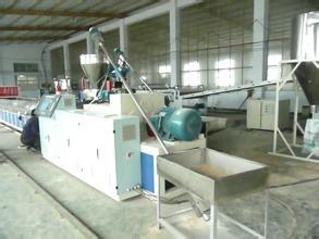 Китай Производственная линия профиля мебели ВПК, деревянное пластиковое составное машинное оборудование профиля потолка продается