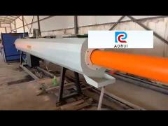 Línea de extrusión de tuberías de plástico 25m*2.6m*1.8m Dimensión de la máquina para la producción de tuberías versátiles