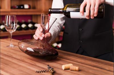 Cina OEM Decanter di vino fatto a mano 685ML Decanter di vino di lusso Lavatrice di piatti Cassaforte in vendita
