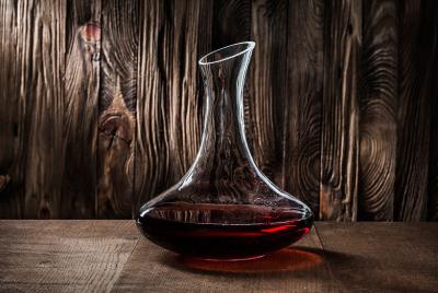 Cina OEM Decanter di vino fatto a mano 685ML Decanter di vino di lusso Lavatrice di piatti Cassaforte in vendita