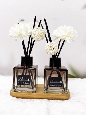 China Clear Crystal Glass Perfume Bottles Refillable 100ml Reed Diffuser Bottles for sale