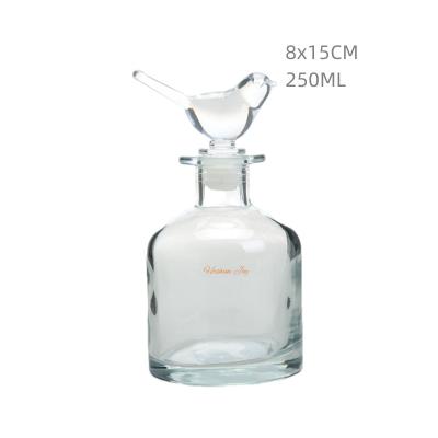 Cina Bottiglie di diffusore di vetro di grandi dimensioni di stile 250ml Bottiglia di profumo per auto di vetro in vendita