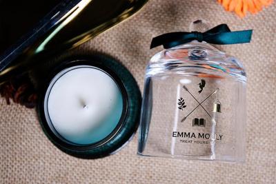Cina Colore bianco di candela dei supporti di Bell della campana di vetro della copertura della radura squisita decorativa di forma in vendita