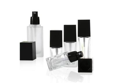 Китай Бутылки ясного квадрата 30ml косметические стеклянные для учреждения Frost жидкостного продается