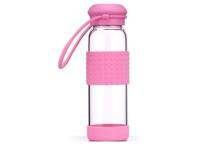 China Runde Glastrinkflasche mit Silikon-Ärmel-hitzebeständiger Eigenschaft zu verkaufen