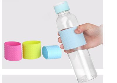 China Runde Glastrinkflasche mit Silikon-Ärmel-hitzebeständiger Eigenschaft zu verkaufen