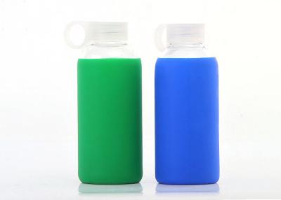 China Botella de agua de cristal azul con la característica a prueba de calor de la manga del silicón en venta