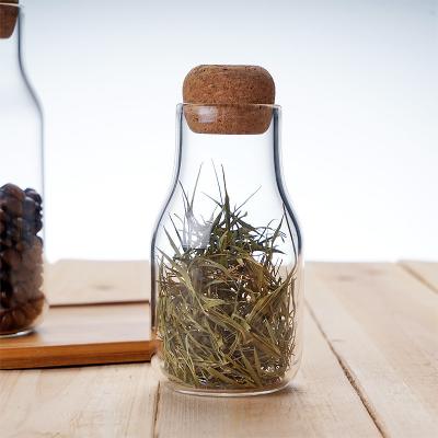 Cina 150 ml di vetro decorativo di 330 ml imbottigliano/barattoli di vetro di stoccaggio con Cork Lid in vendita