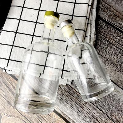 Cina Bottiglie di vino di vetro vuote della vodka pura su ordinazione con Cork Lid 750ml 500ml 375ml in vendita