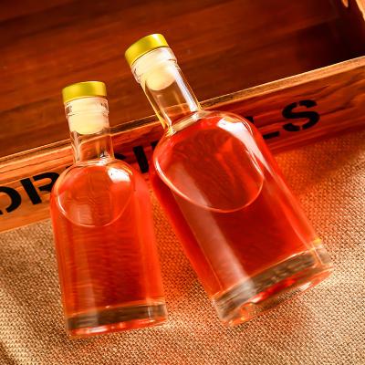 Cina Bottiglie di vino di vetro vuote della vodka pura su ordinazione con Cork Lid 750ml 500ml 375ml in vendita