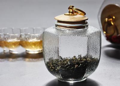 Cina Capacità coreana 390ml/420ml di stile del coperchio sano di Crystal Sealable Glass Bottles Wooden in vendita