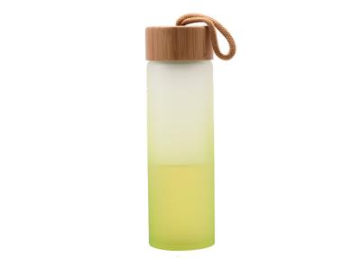 Cina Bottiglia di acqua di vetro infrangibile portatile del vetro borosilicato della bottiglia di acqua con il coperchio di bambù in vendita