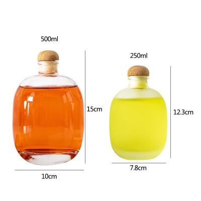 Cina Bottiglie di vetro del succo 250ml 500ml di capacità piana della bevanda in vendita