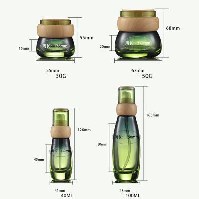 Cina Bottiglie di vetro cosmetiche della crema di fronte 50g 100ml 120ml in vendita