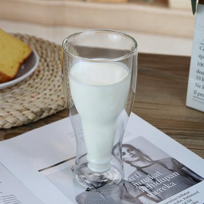 Cina 300ml che modella la doppia tazza del vetro borosilicato della birra in vendita