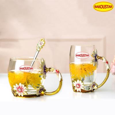 Cina 330ml 350ml ha decorato la tazza di vetro BPA dello smalto libera con il cucchiaio in vendita