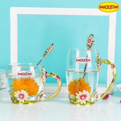 Cina 330ml 350ml ha decorato la tazza di vetro BPA dello smalto libera con il cucchiaio in vendita