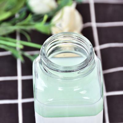 中国 正方形の明確なガラス飲料はプラスチックねじふたが付いている500ml注文のラベルをびん詰めにする 販売のため