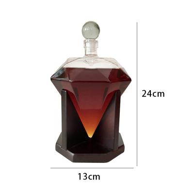 Cina struttura di legno di 1000ml Diamond Shaped Glass Bottle With in vendita